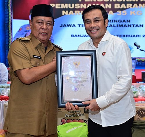 Direktur Diganjar Penghargaan