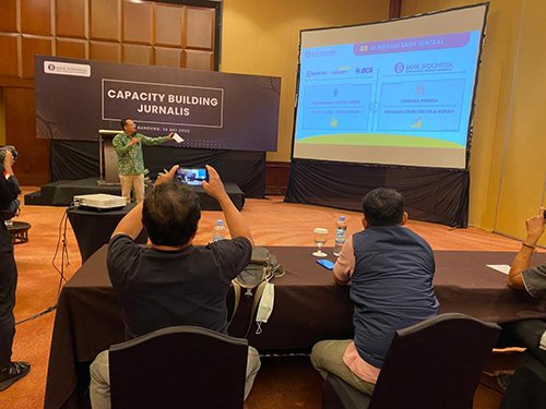 Pentingnya Berita Ekonomi,BI Gelar Capacity Building 40 Jurnalis Kalsel ...
