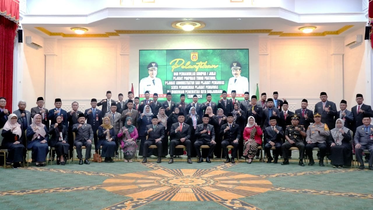 Wali Kota Banjarbaru Lantik 23 Pejabat Wali Kota Banjarbaru Lantik 23 Pejabat