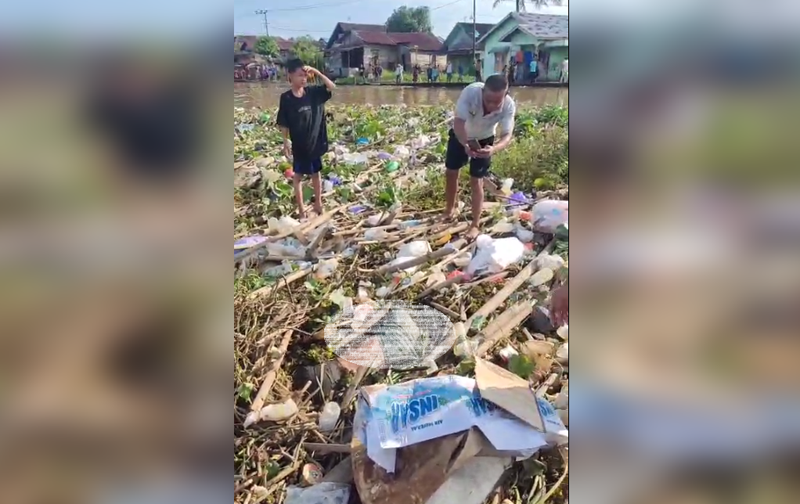 Geger Mayat Pria Ditemukan Di Antara Tumpukan “Pampangan”